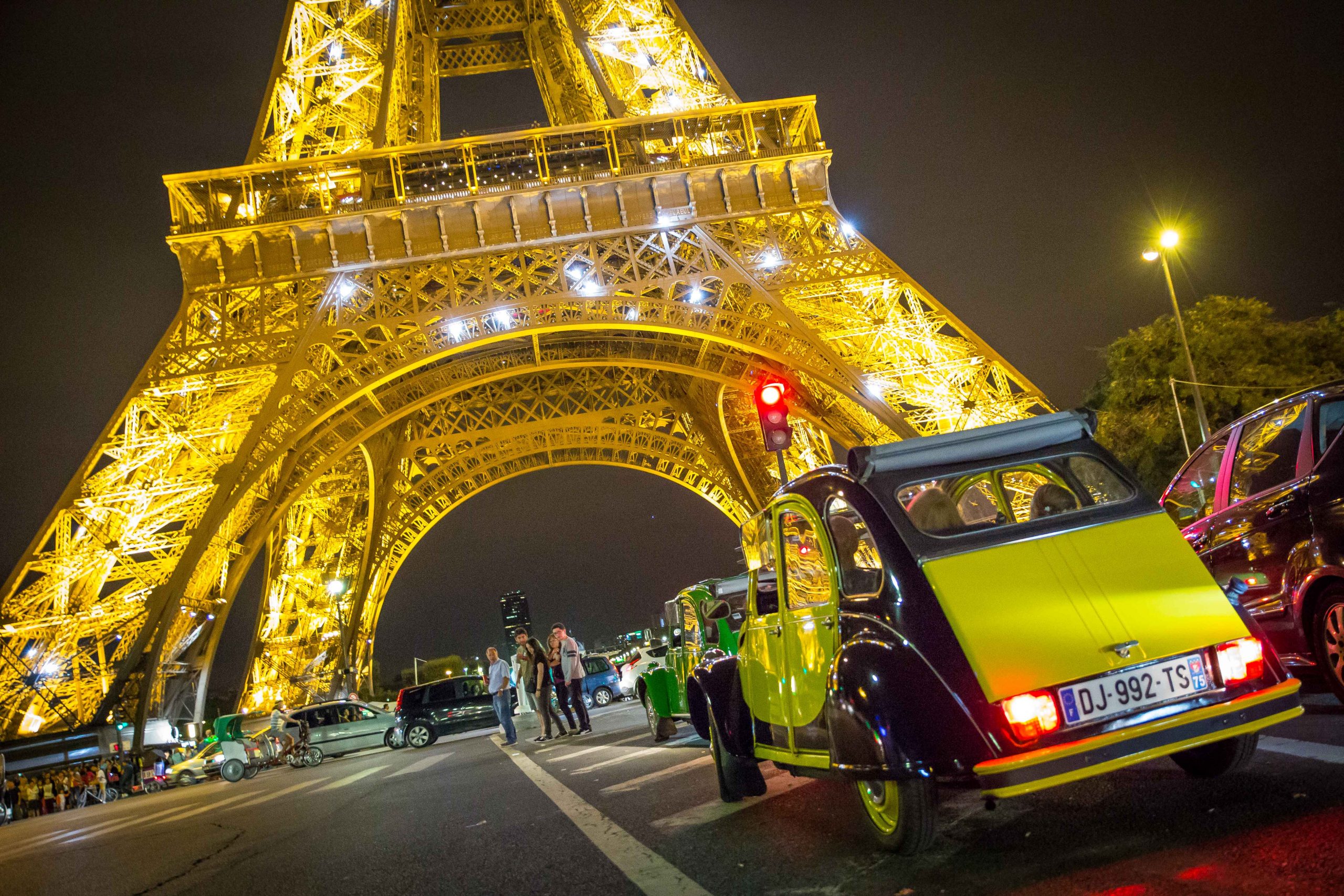 Visit Paris Tours 2CV | Paris Classic Car Tour - Cédric's Paris